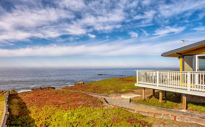 Oceanfront Getaway W/guesthouse On Mendocino Coast - Fort Bragg, CA