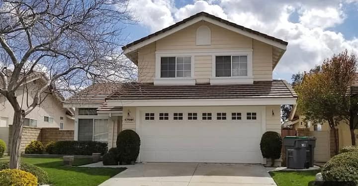 Quiet Family Friendly Home - Santa Clarita, CA