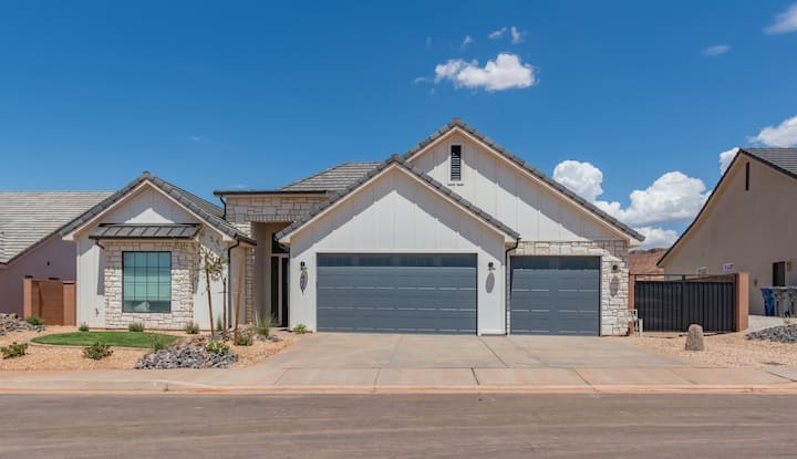 Brand New Beach Themed 4 Bedroom Villa With Pool - St. George, USA