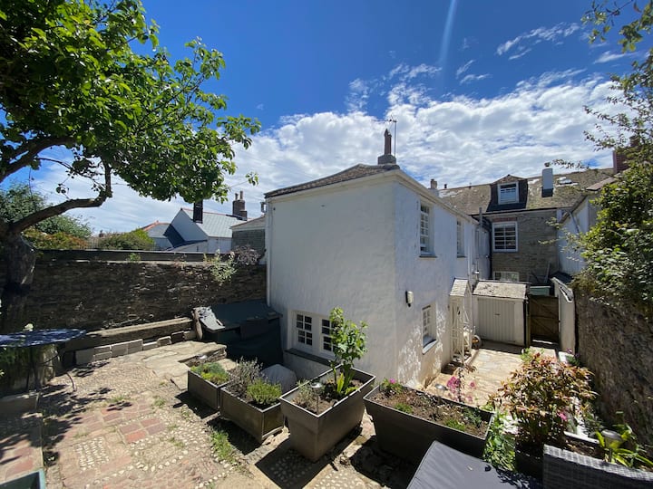 Central, 10min Walk To Beach With Off-road Parking - St Mawes