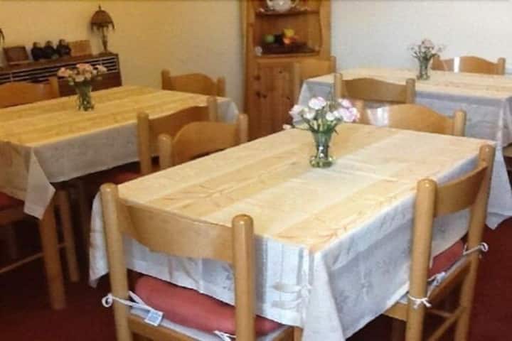 Welcome To Alcorn Guest House For Room 4 - Dundee