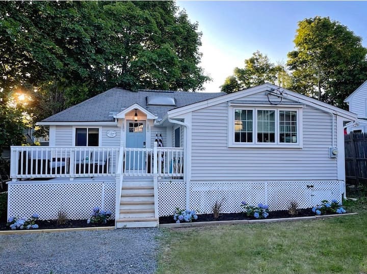 Cozy Cottage By The Sea - White Horse Beach