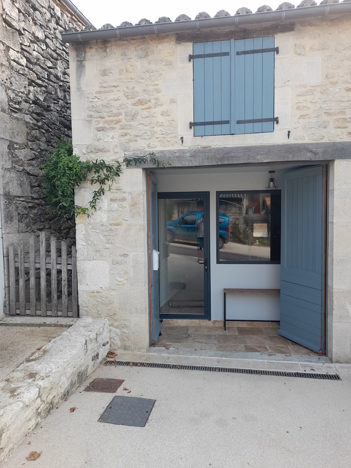 Gite Au Centre Du Village Médiévale   2 Pers - Montcuq