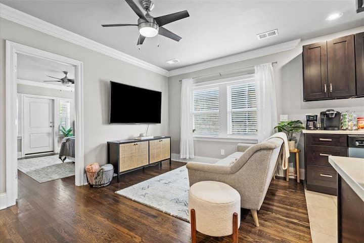 Cozy Corp 1 Bedroom Private Apt Walk To Street Car - Kansas City, MO
