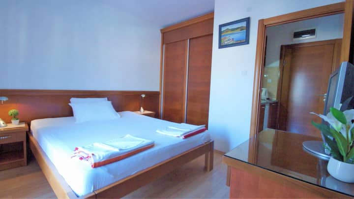 Lovely 2-bedroom Apartment -Free Parking Space - Budva