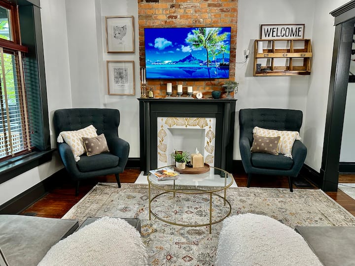 Hot Tub, King Beds, Foosball, Firepit, Cornhole - Columbus, OH