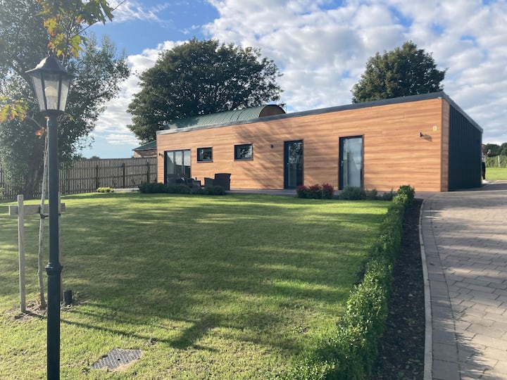 2 Bedroom 4 Person Purpose Built Single Story Barn - Fonmon Castle the home of Jurassic Wales - Dinosaur Attraction.