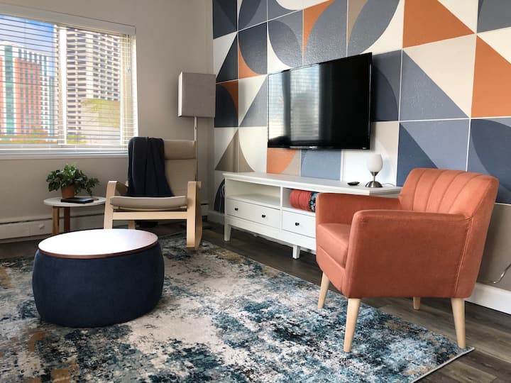 Clean, Comfortable, Central City Condo With View - South Seattle - Seattle