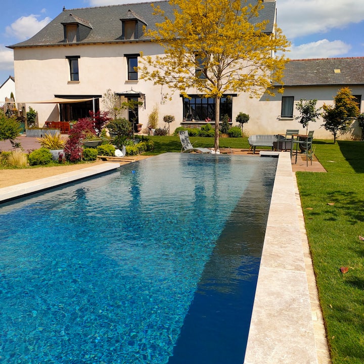 Grande Maison Ancienne De Caractère Avec Piscine - Bédée