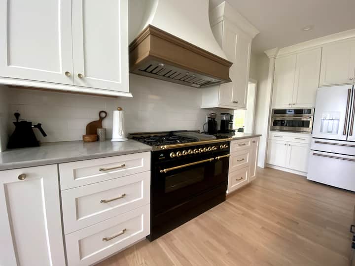 Sunny, Cheerful, 5 Bedroom Family Home With Pool - New Hope, PA