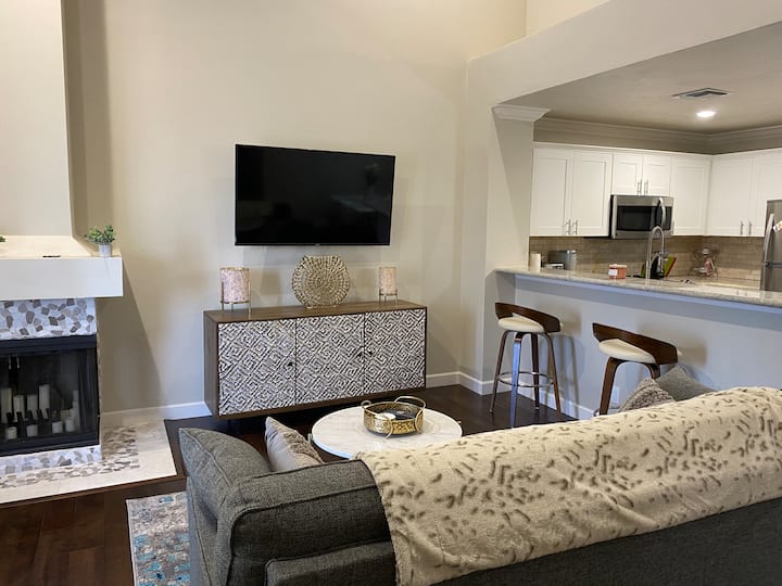 Stylish 2bed/2bath Racquet Club Getaway - Scottsdale, AZ