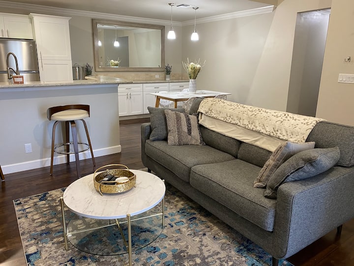 Stylish 2bed/2bath Racquet Club Getaway - Scottsdale, AZ