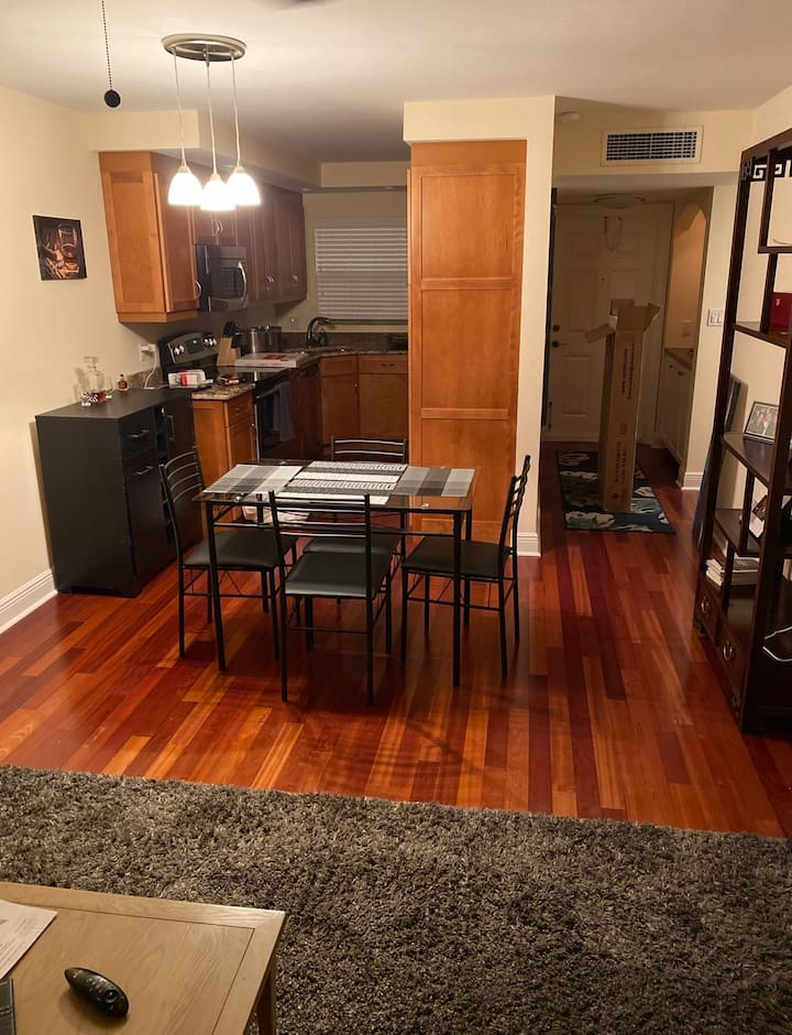 Lovely 1-br With Pool In Heart Of Naples - Naples, FL