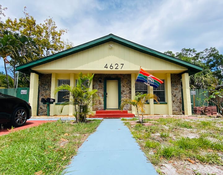 3/2 Single Family Home - 15 Min To Dtsp Or Beaches - St. Petersburg, FL