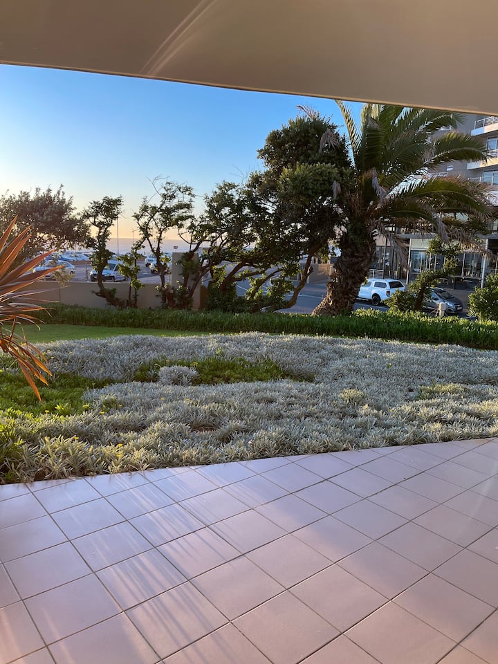 Beach Escape Condo With Panoramic Sea Views - Parklands