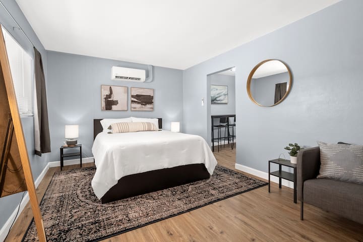 Fresh Studio In North Hampton Neighborhood - Clayton, MO