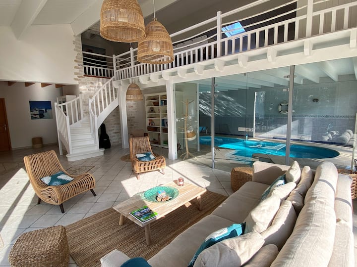 L'ayguade, Piscine Intérieure à Ronce Les Bains. - Charente-Maritime
