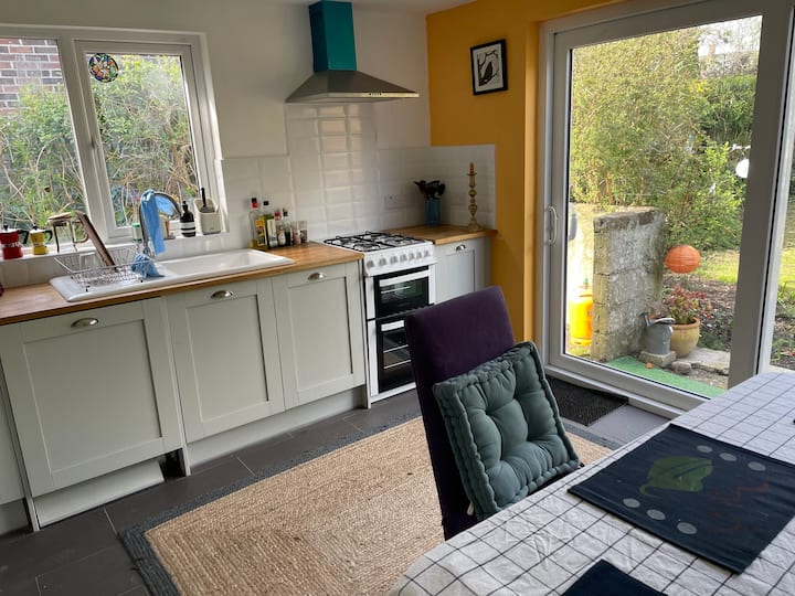 Charming 2 Bed Bungalow With Lovely Back Garden - Limerick