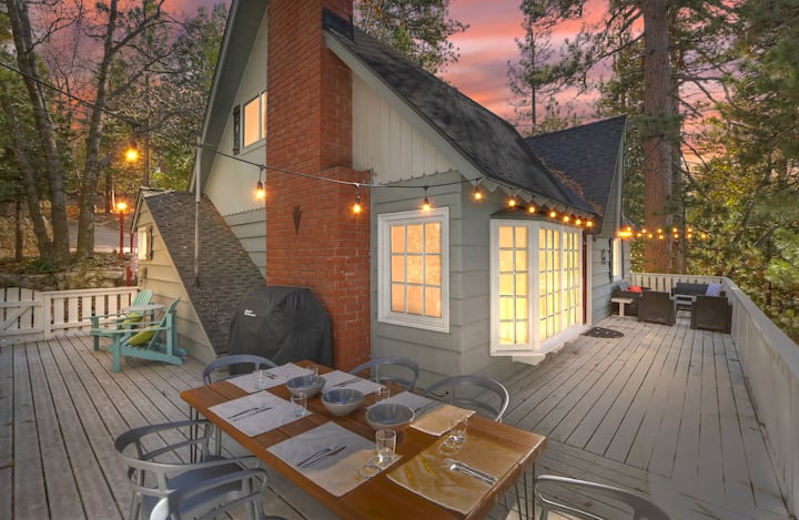 Cozy Family Haven With Epic Game Room Near Village - Lake Arrowhead, CA
