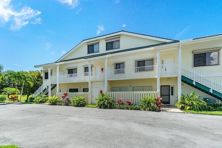 Lovely 2 Bedroom Condo With 7 Min Beach Dist. Walk - Jupiter, FL