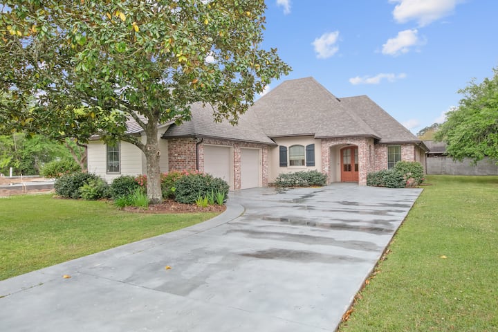 Beautiful Home In The Center Of Lafayette - Breaux Bridge, LA