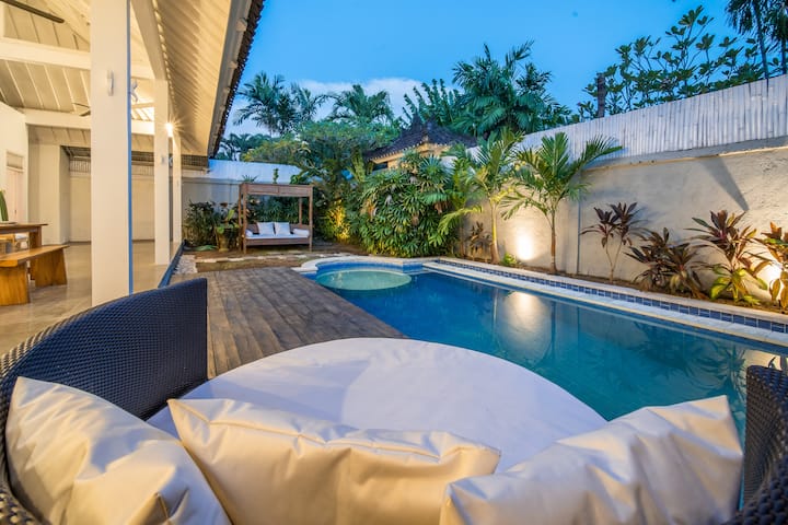 Free Pick-up / Seminyak 2bdr Villa With Big Pool - Kuta