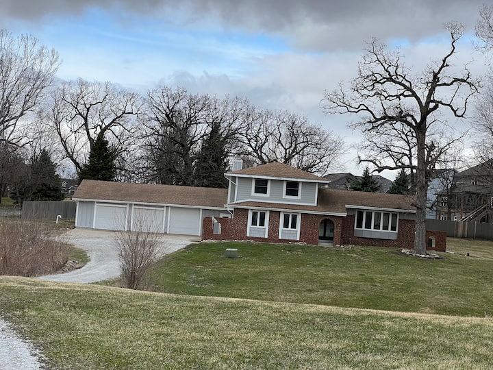 Gorgeous 3 Br 2 Bath Suite In 8 Br Remodeled Home - Ankeny, IA