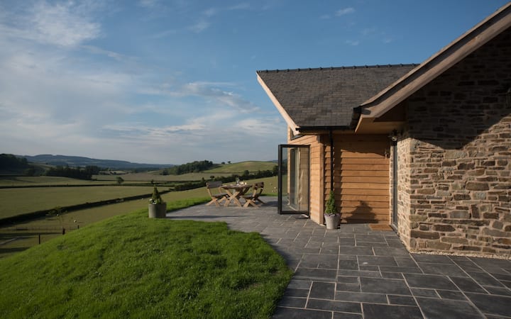 Luxurious Cottage With Hot Tub And Stunning Views! - Welshpool