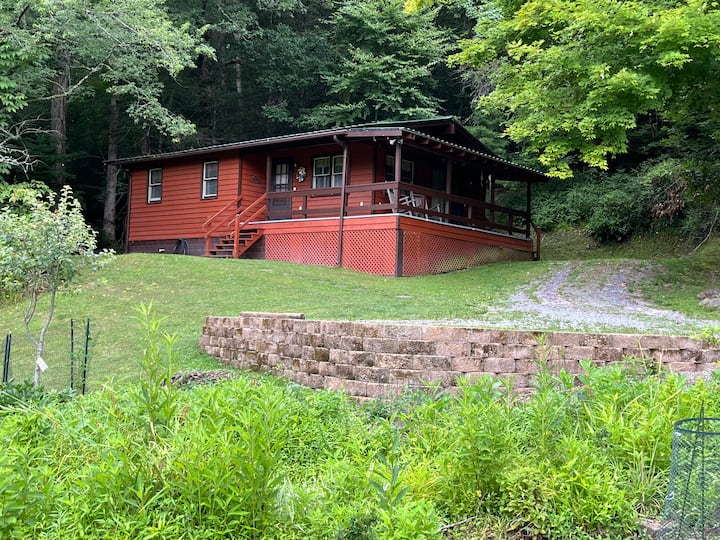Cedarwood Cabin - Marion, VA