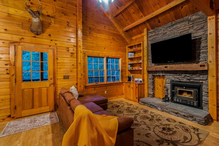 Enchanted Cabin At Ledgerock Springs - Louisville, KY
