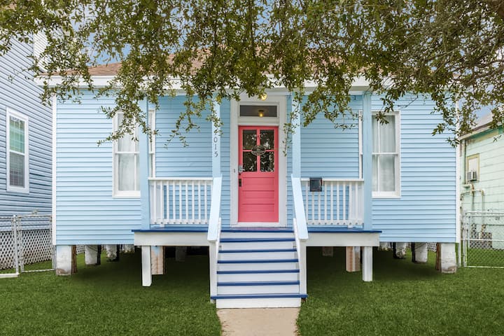 Cozy Sea Breeze Bungalow - 2 Mins To The Beach - Galveston, TX