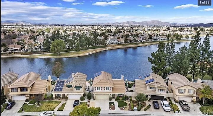 Tranquil 4 Bed 3 Bath Water Front Vacation Home - Menifee, CA