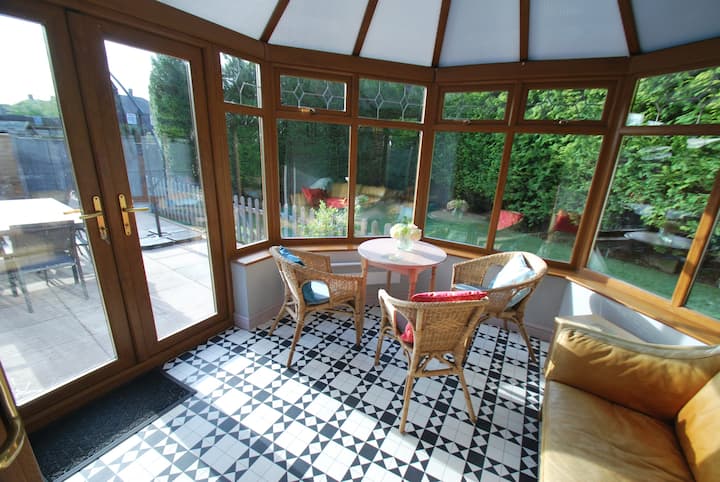 Spacious, Secluded 3 Bedroom Family Home & Garden - Stoke-on-Trent