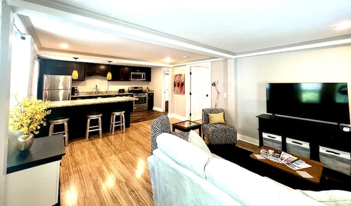 Boutique Bungalow Apartment Close To Track And Dt - 새러토가스프링스