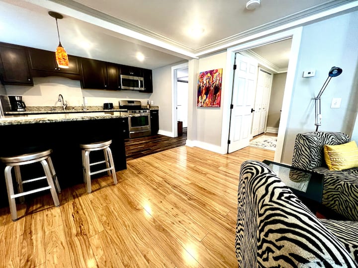 Boutique Bungalow Apartment Close To Track And Dt - Saratoga Springs, NY