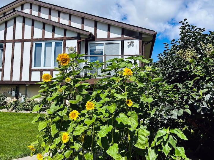 Top Spot With Water Views & Sandbanks Season Pass - Prince Edward