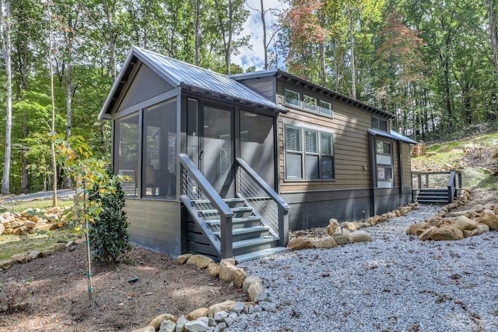 The Mockingbird Made South Cottage @ Water's Edge - Monteagle, TN