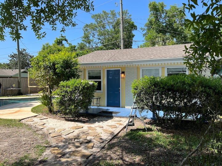Biloxi Beach Cottage With Pool - Biloxi, MS