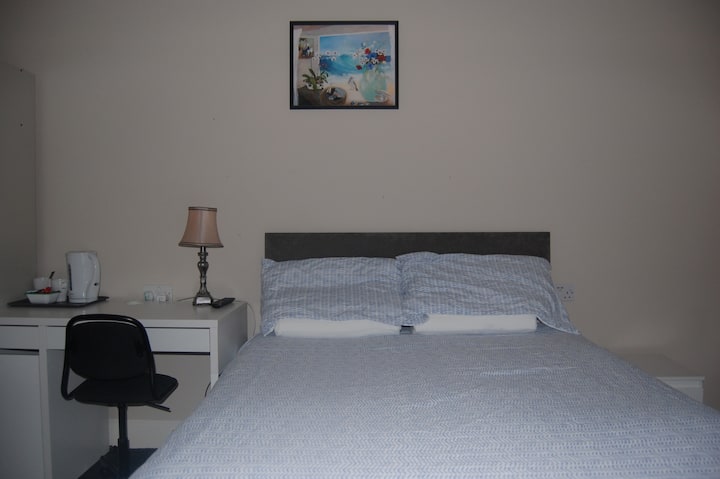 Lovely Ensuite 1-bed Private Room In Edinburgh - Leith