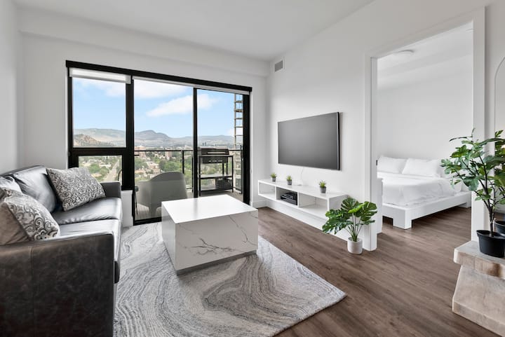 Luxurious 21st Floor 1-bedroom Condo By The Beach - Kelowna