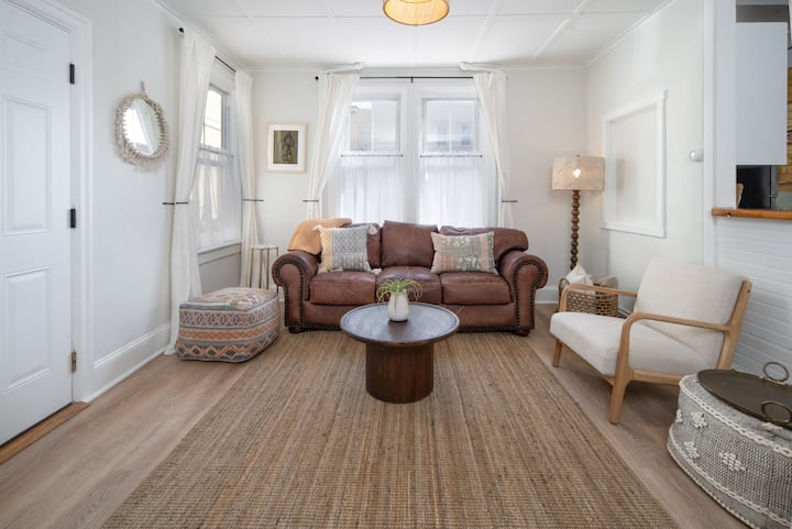 Modern, Comfy 3 Bed Apt · Heart Of Newport - Rhode Island
