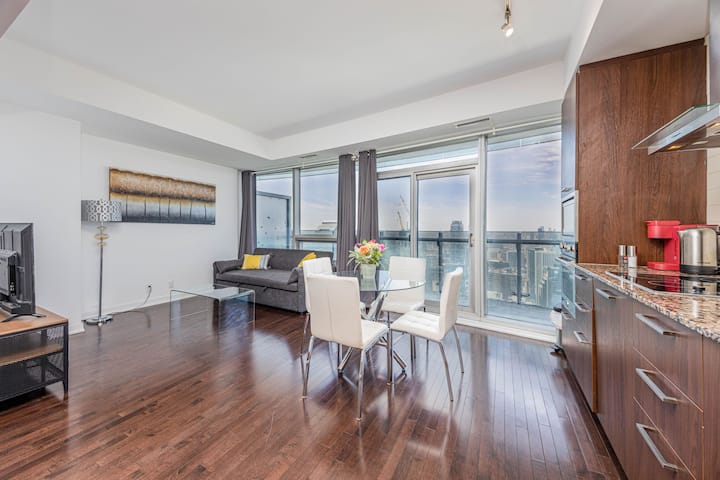 3br 2ba W Balcony, Free Parking - Cn Tower/jays - Toronto