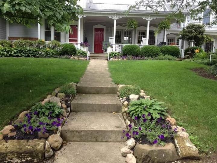 Sugarbush Inn - A Charming, 19th Century Farmhouse - Ashland, OH