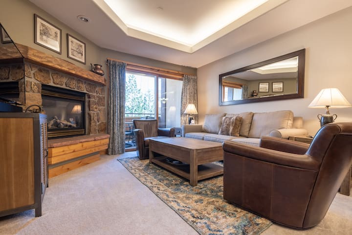 Powder Days & Fireside Nights — Walk To The Base! - Steamboat Springs, CO