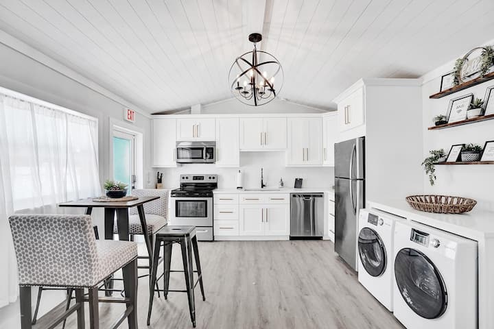 Large 1 Bedroom Apt*2 Blocks To Beach*modern*yard - Deerfield Beach, FL