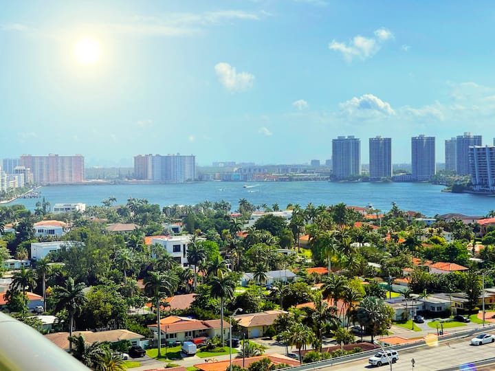 Beauty Apt Sunny Isles, 16th Floor. Great Views! - Sunny Isles Beach