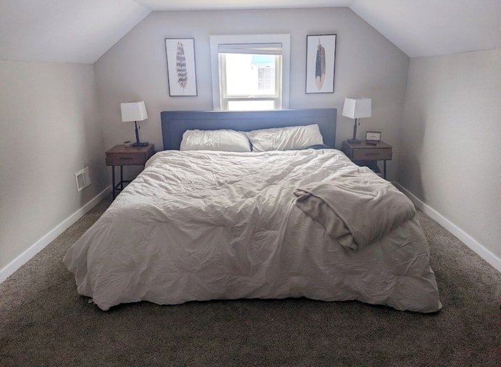 Cheerful 2 Bedroom Home Just Outside Eaa Grounds - Oshkosh, WI