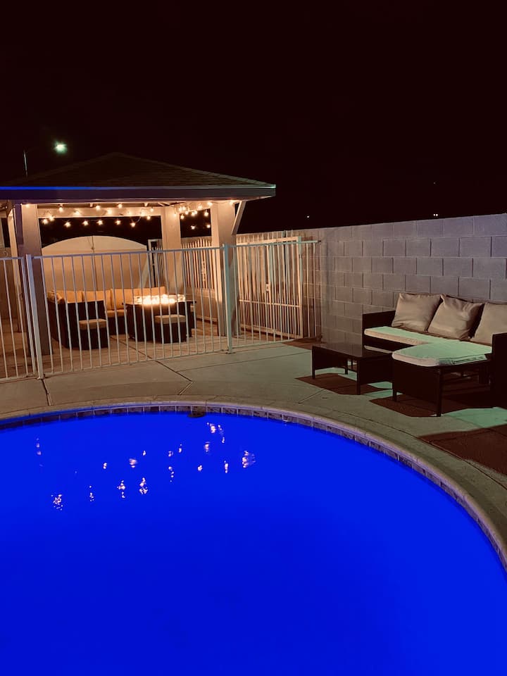 7 Beds Fantastic Flaming Hot House W/pool To Cool! - Golden Gate Hotel & Casino