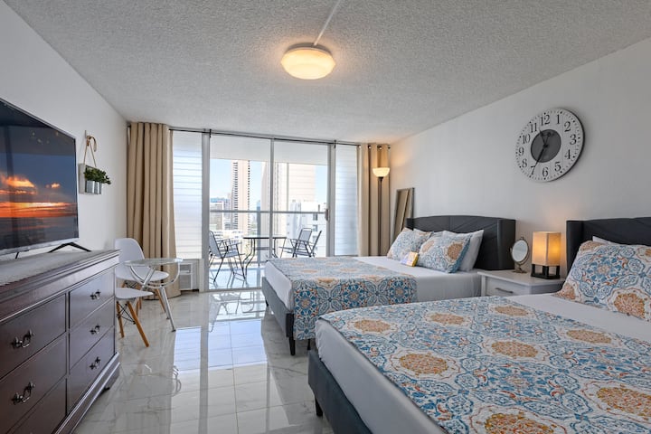 Island Colony Hotel 20th Fl Panoramic View - Honolulu, HI