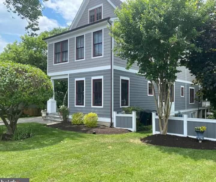 West Annapolis Cottage - Great Frogs Winery, Annapolis